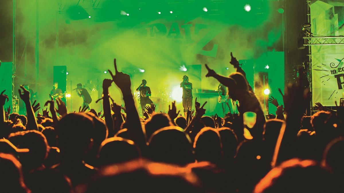 Oliva negocia traer un festival de música en la playa en abril
