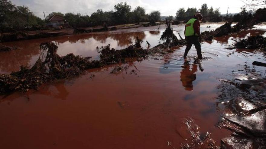 La contaminación del barro tóxico de Hungría llega hasta el río Danubio