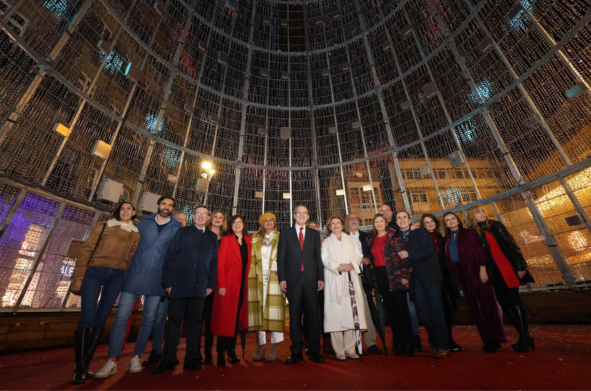 Vigo enciende la Navidad más grande de su historia ante miles de personas