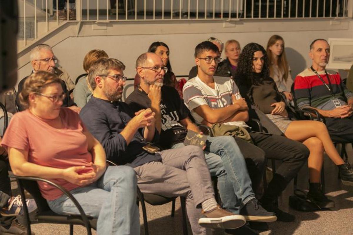 La poeta ucraniana Halyna Kruk conmueve con la lectura de sus versos de ...