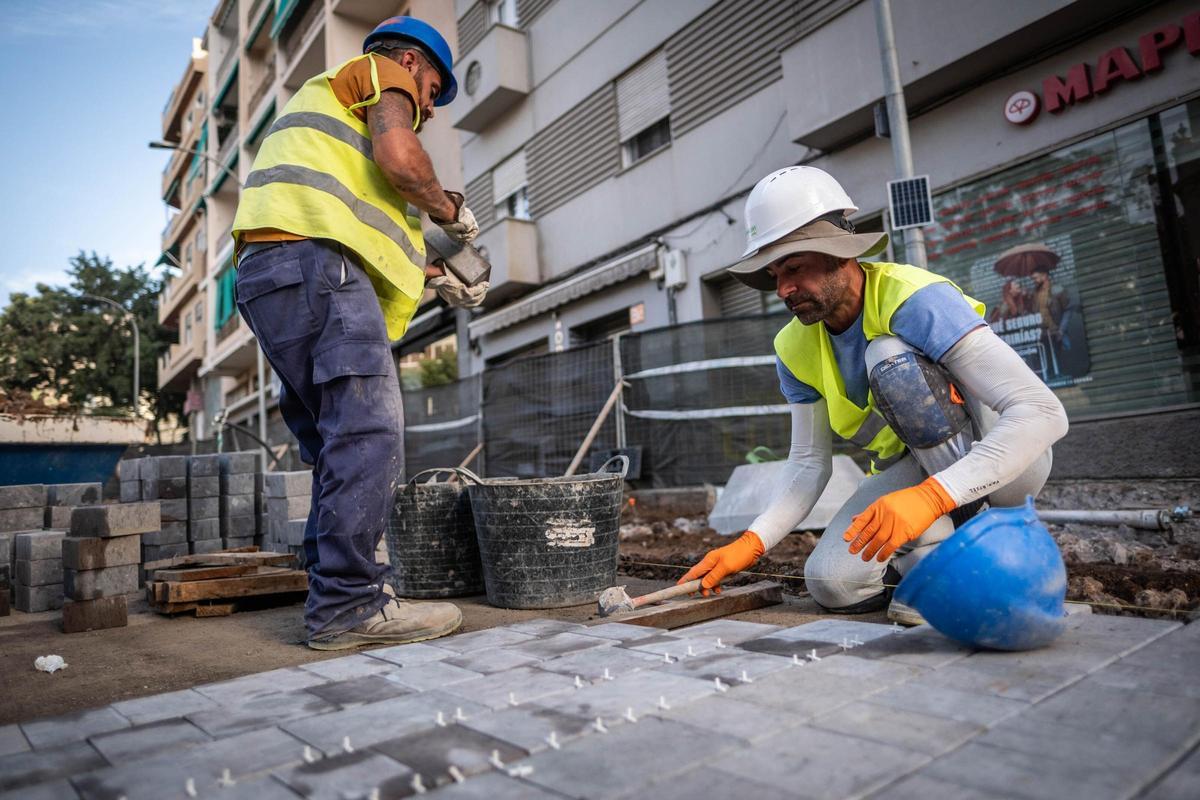 Piedra chasnera y una decena de árboles para la nueva plaza del Orche ...