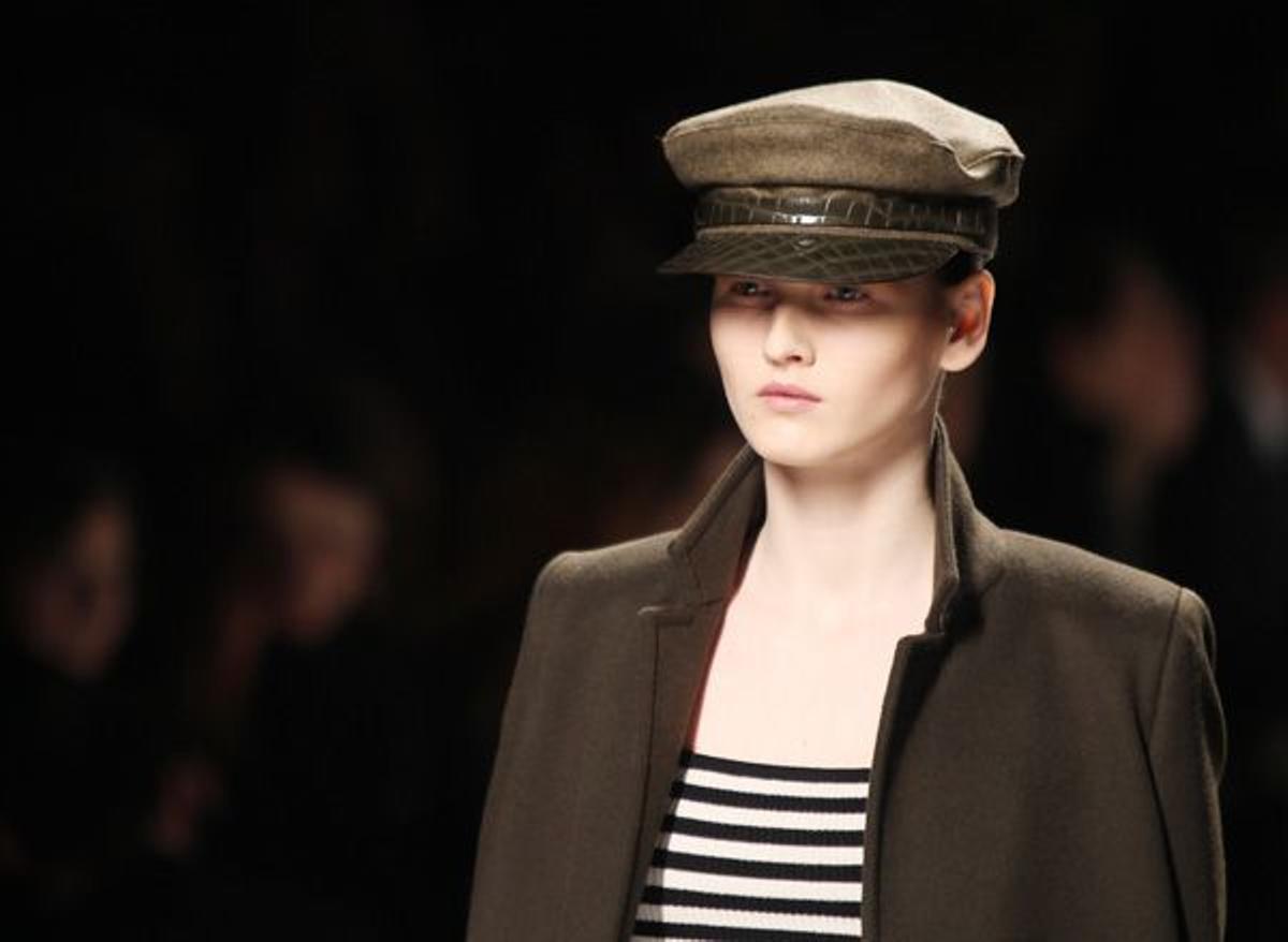 Aires militares en el desfile de Max Mara en Milán - Woman