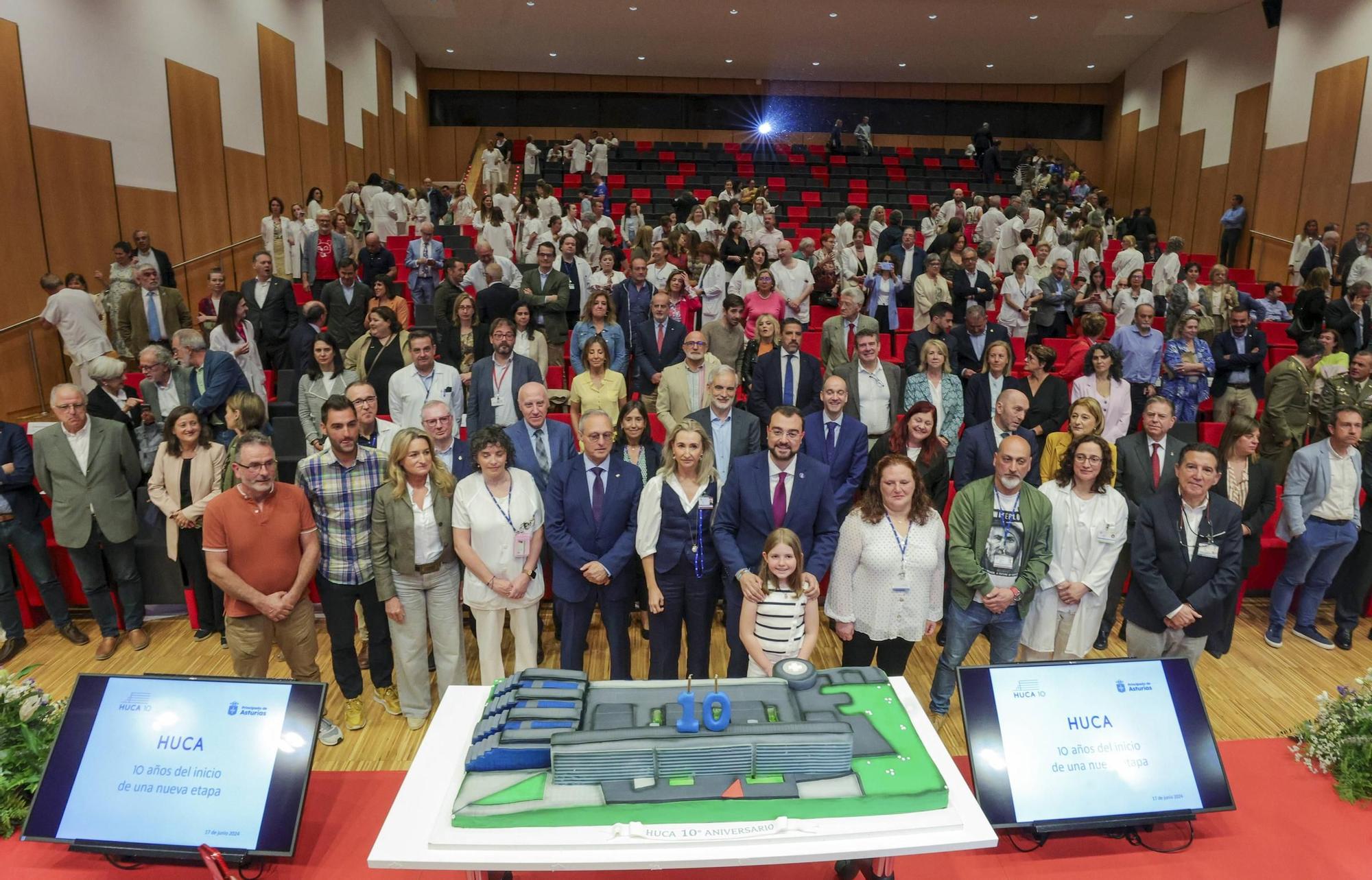 EN IMÁGENES: Así fue el acto oficial para conmemorar los 10 años del HUCA