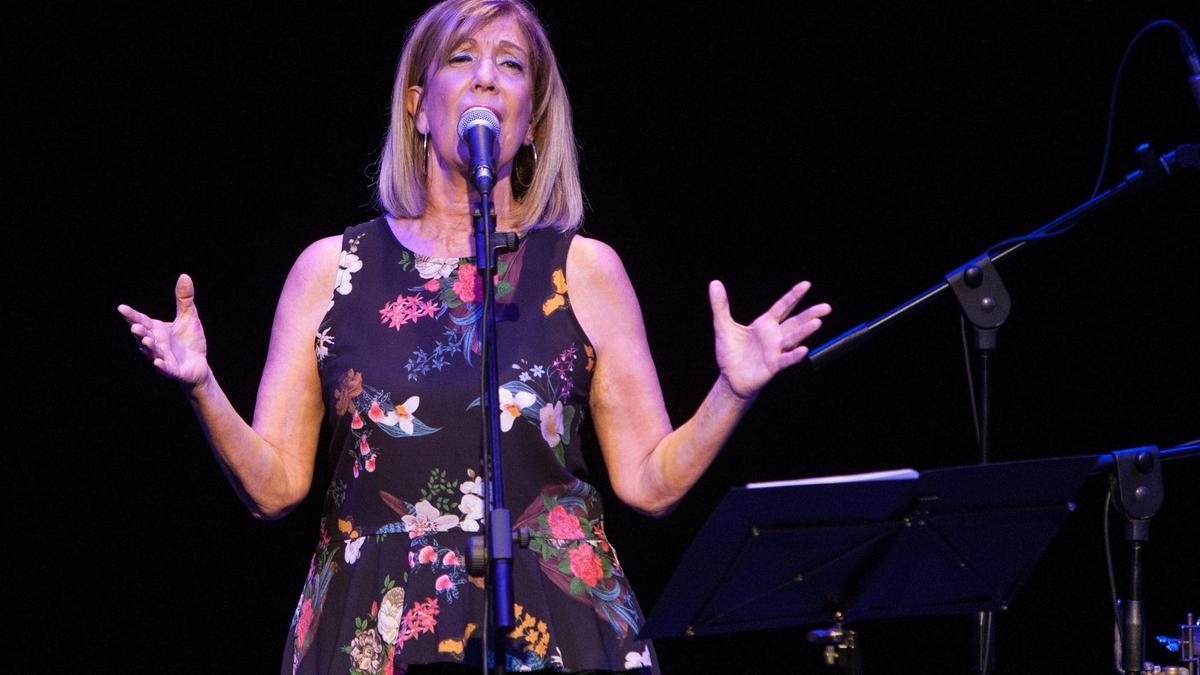 Premio para la artista toresana María Salgado