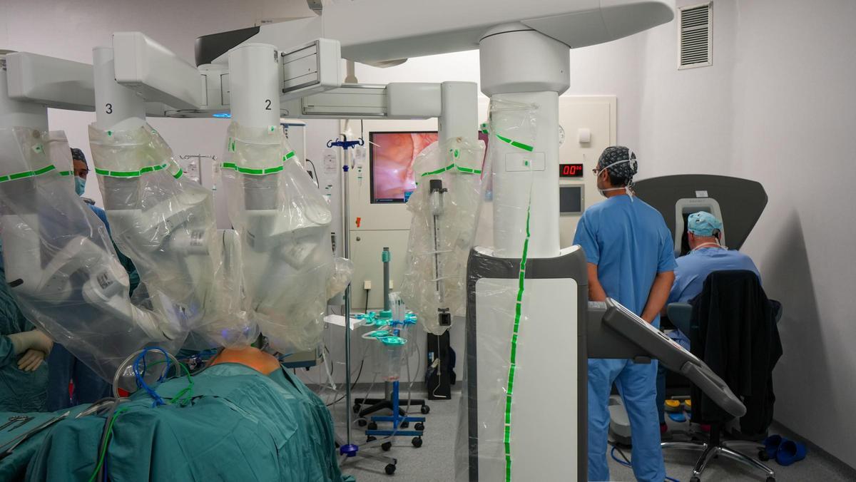 El Hospital de Mollet incorpora la cirugía robótica da Vinci y prevé ...