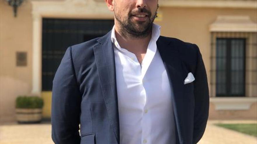 Luis Oliver preside el Extremadura tras la destitución de Franganillo