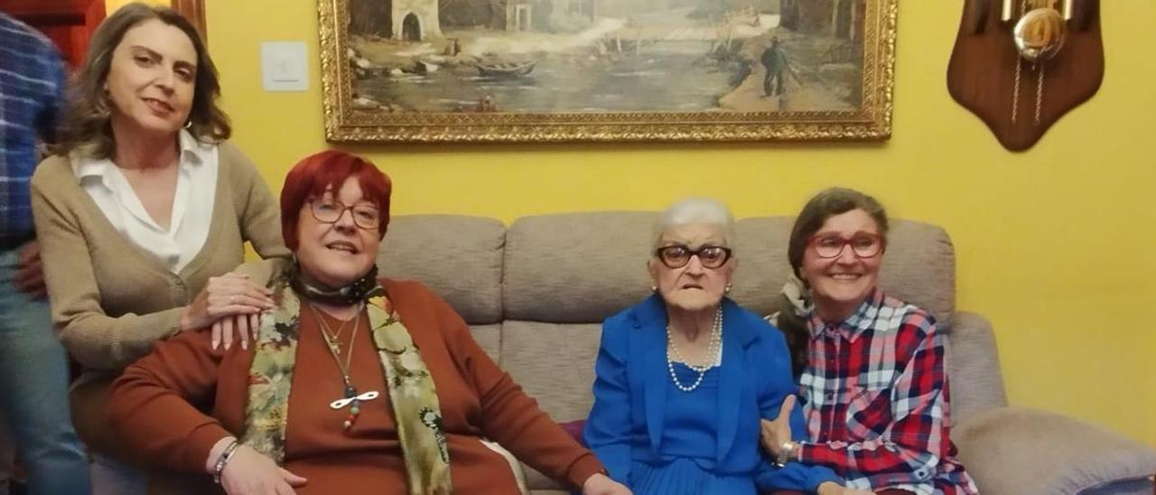 Piedad López, la bisabuela mierense que anima a Nadal y quiso ser monja