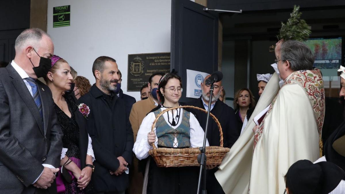 La Pola recupera la emblemática fiesta en una jornada pasada por agua ...