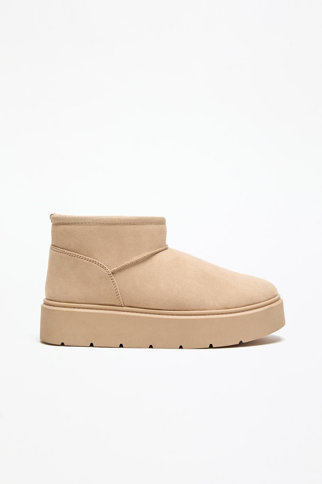 LEFTIES BOTAS UGG 15 € | Lefties tira la casa por la ventana y vende ...