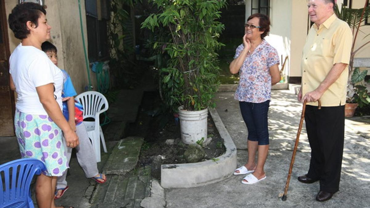 El Nobel de Química vive ajeno al mundo en Manila