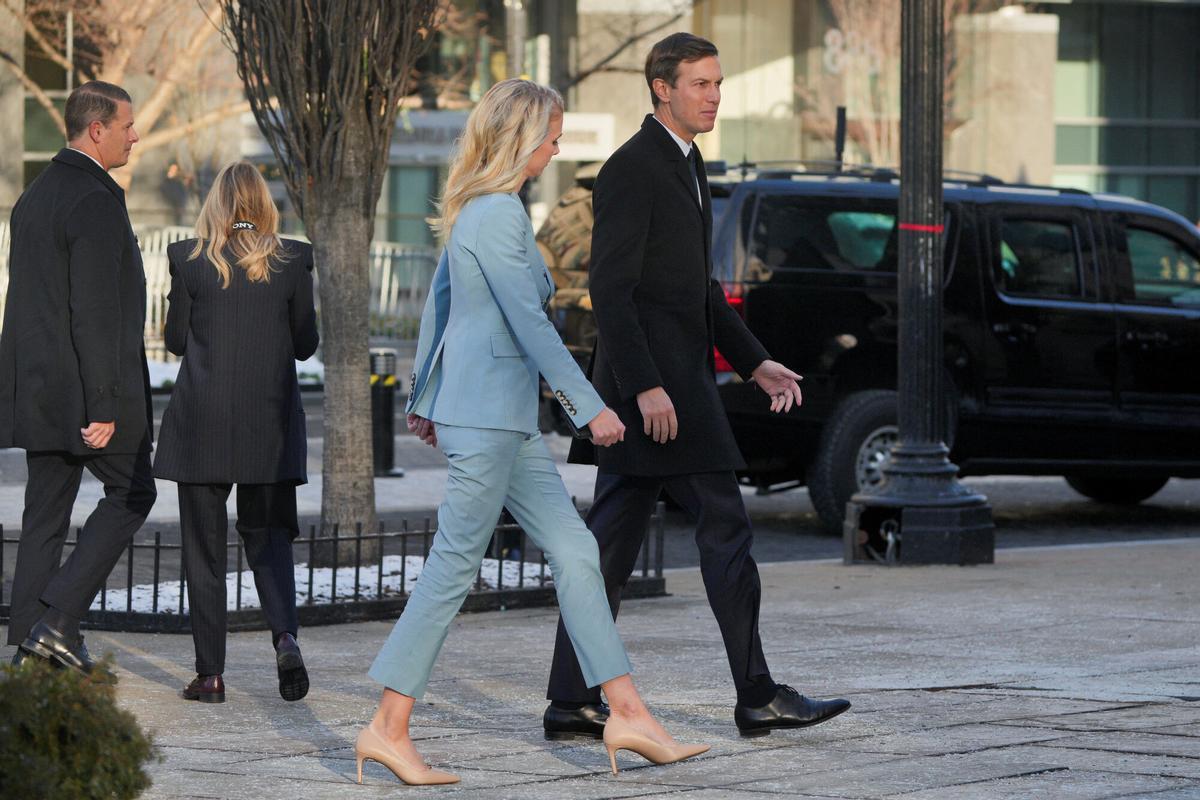 Trump asiste a un servicio religioso antes de juramentar