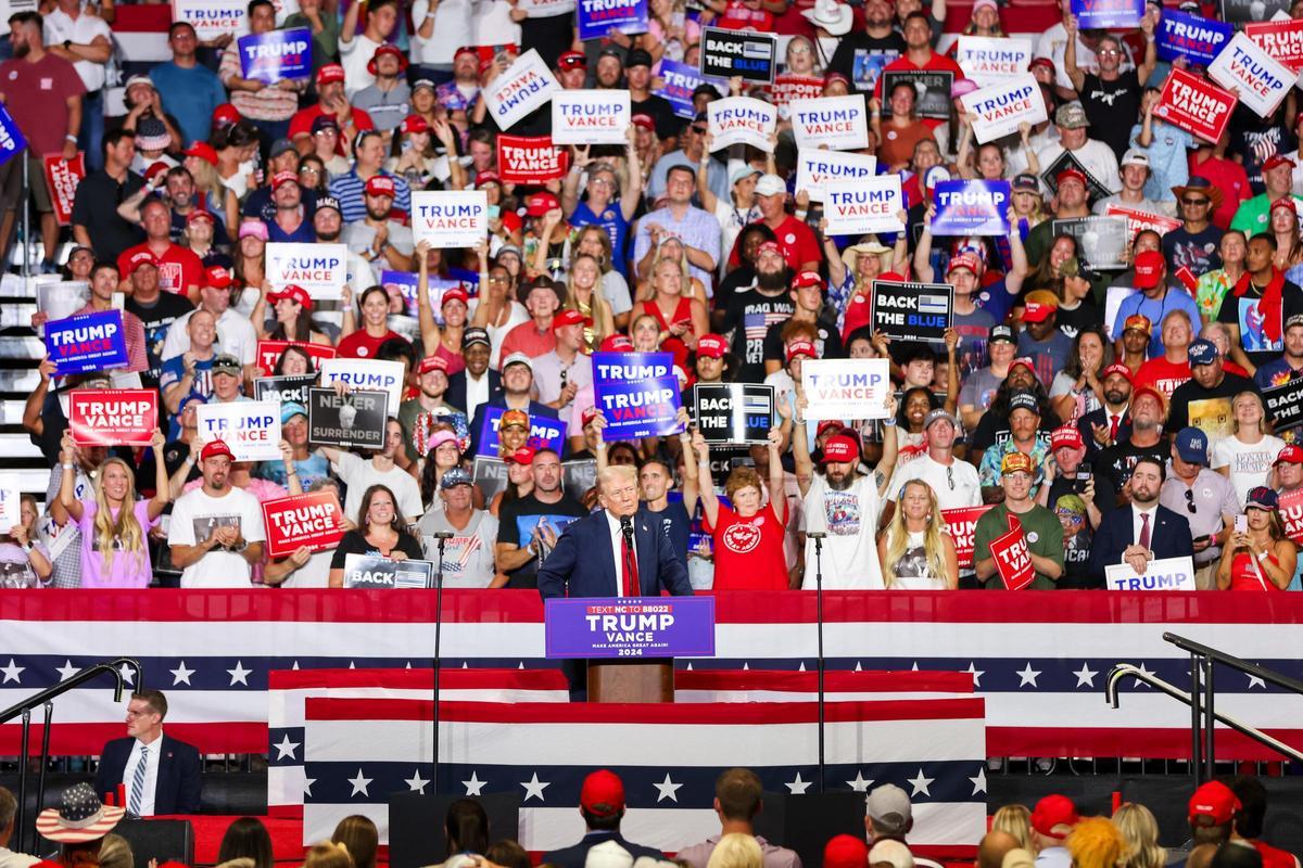 Trump tacha a Harris de "extrema izquierda" en su primer mitin tras la ...