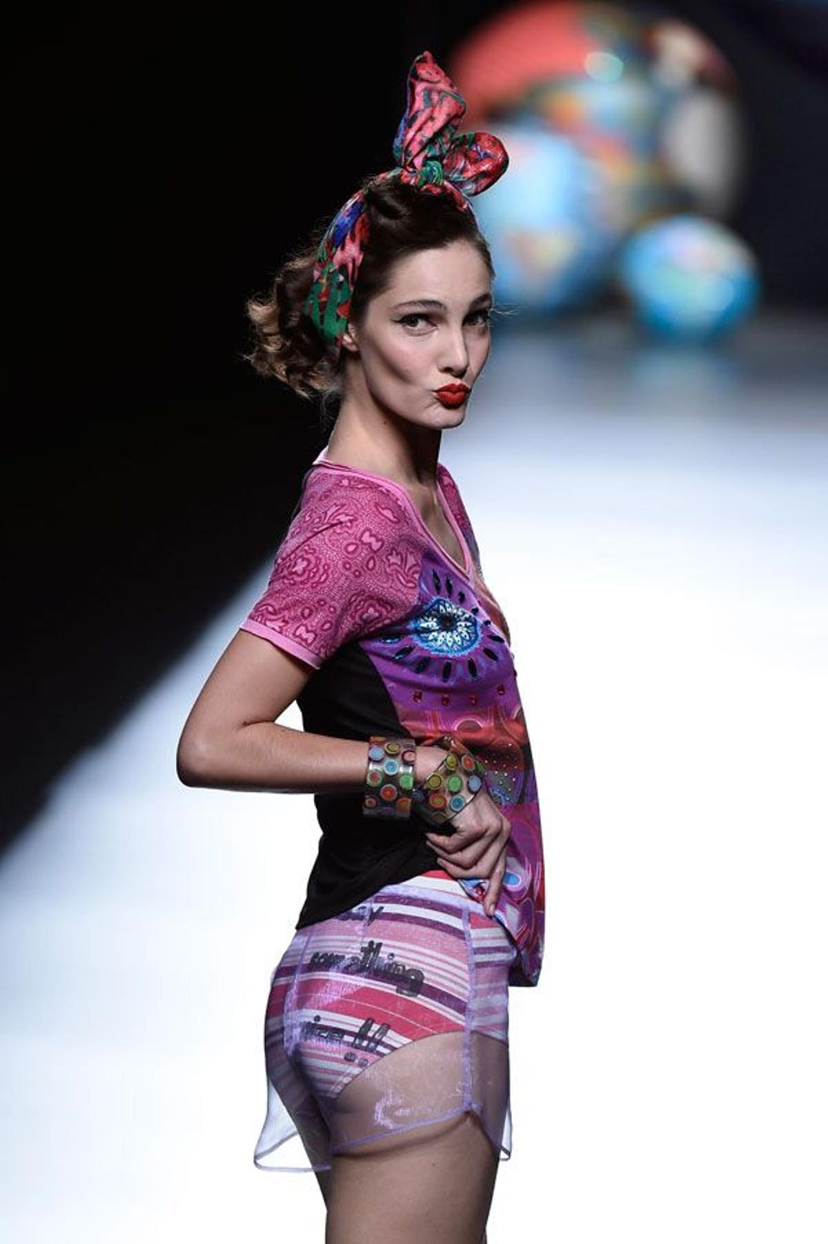 Desigual nos adentra en un viaje por la moda - Woman