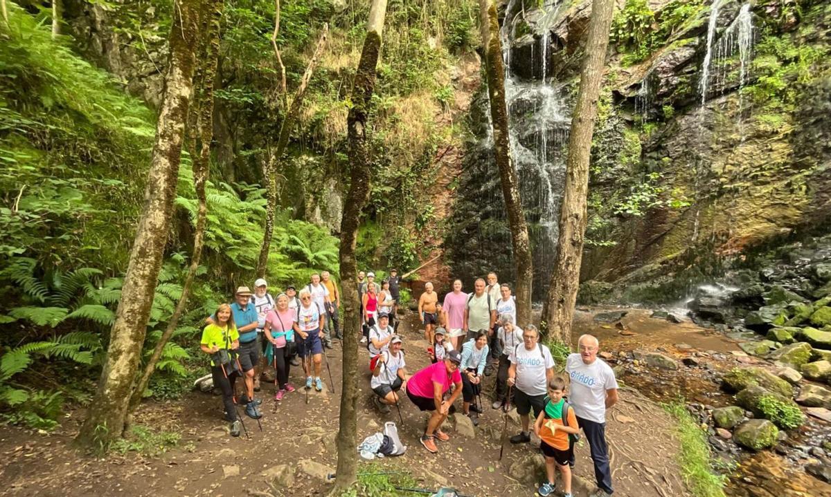En ruta hacia las cascadas de Buanga: así fue la última caminata ...