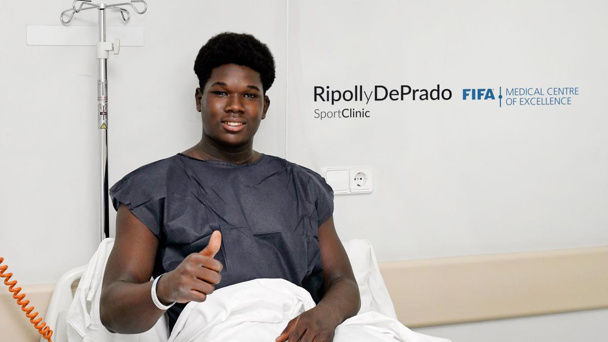 El doctor Ripoll interviene con éxito a los jugadores Álex Salto, de La ...