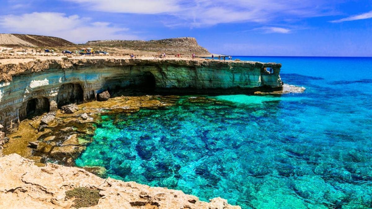 La isla europea de Afrodita: aguas turquesas y un patrimonio único para ...