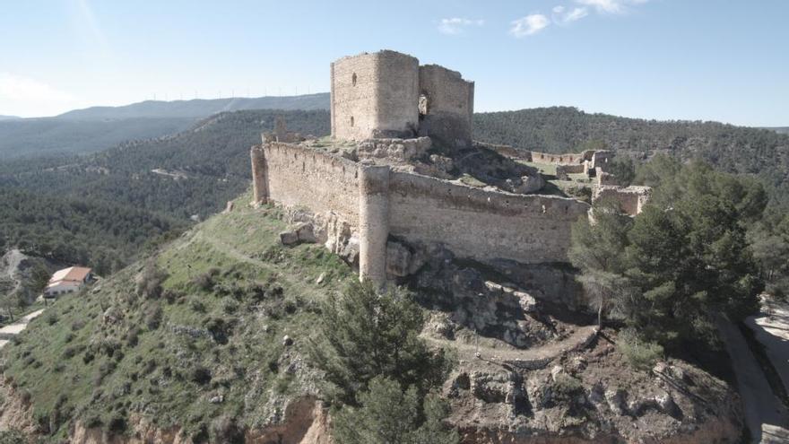 Jalance inicia las obras para la consolidación de la muralla de su castillo