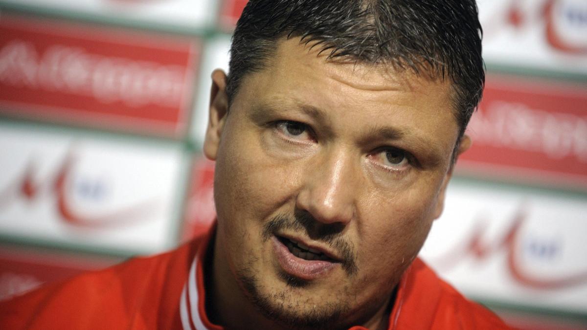 LUBOSLAV PENEV CÁNCER HOSPITALIZADO | Lubo Penev, exdelantero del ...