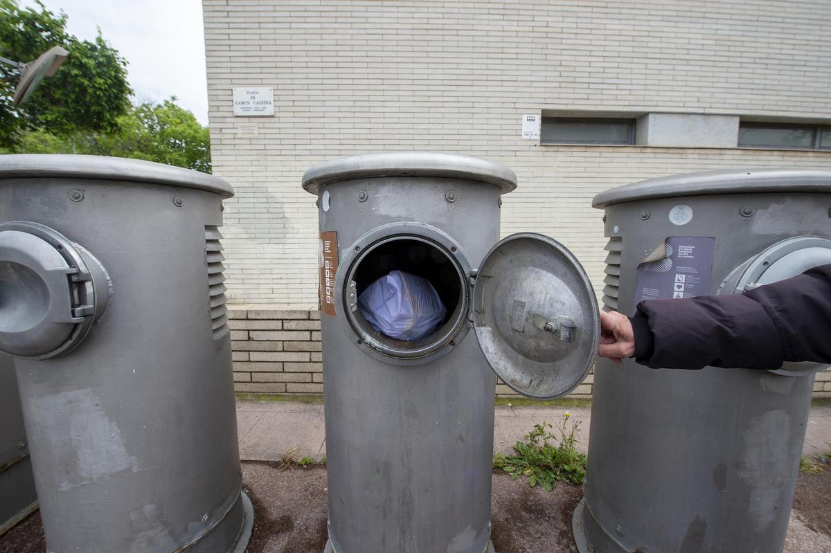 Atasco de basura en edificios y calles de Barcelona por un cambio en la ...
