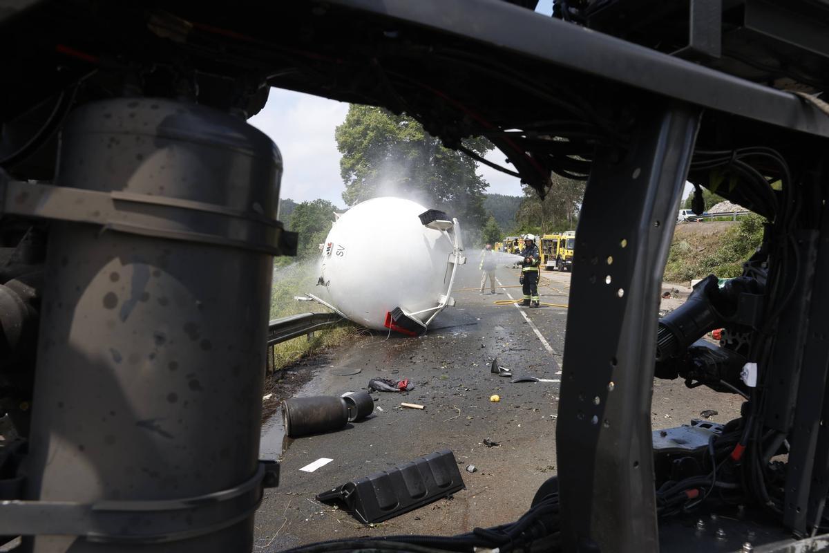 EN IMÁGENES: El espectacular accidente de un camión cisterna con gas en ...