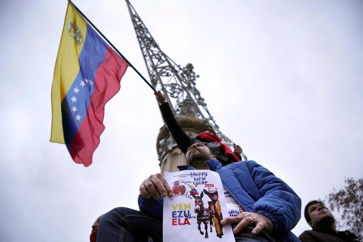 Manifestación masiva por Venezuela en Arco de Triunfo