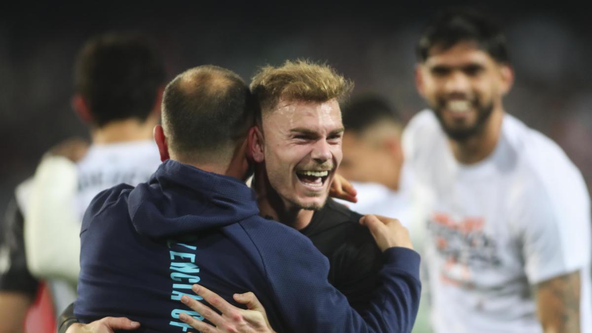 Valencia CF: El bonito detalle de Toni Lato con su capitán