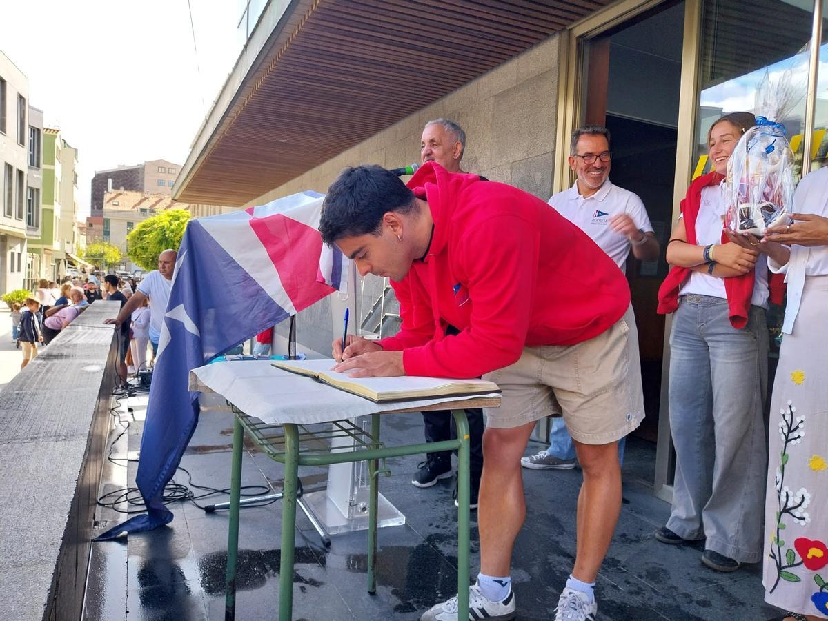 Homenaje en Cangas a Lindia Pousa y Pablo Graña