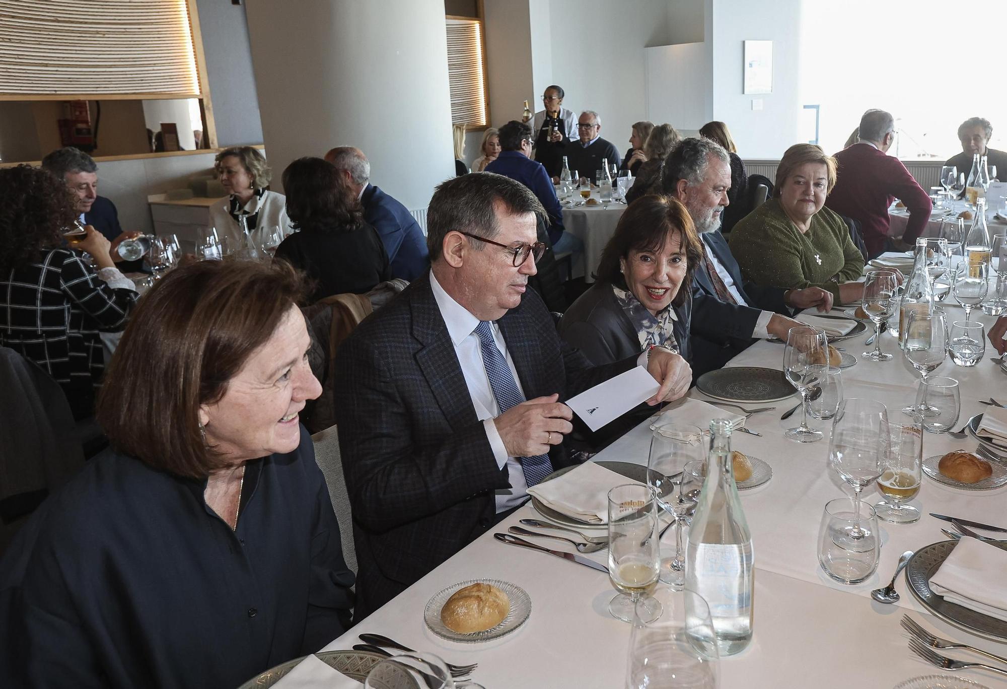 Comida de despedida de la Magistrada Monserrat Navarro en el ...