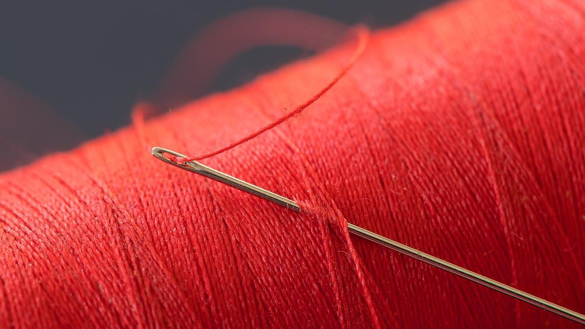 Enfilar una agulla de forma fàcil: si ets dels qui els costa, apunta ...
