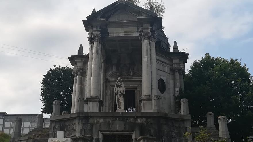 El panteón de Concha Heres, la “tumba de reyes” que languidece en Grado ...