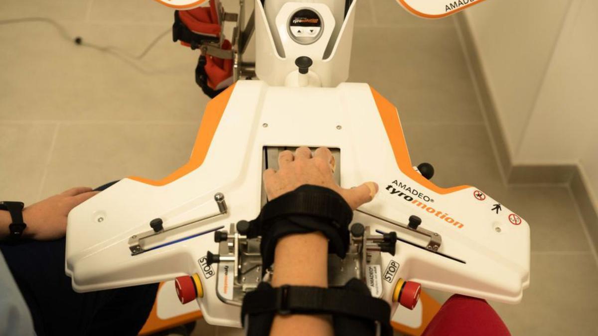 Tecnología Amadeo para fisioterapia y rehabilitación de manos y dedos ...