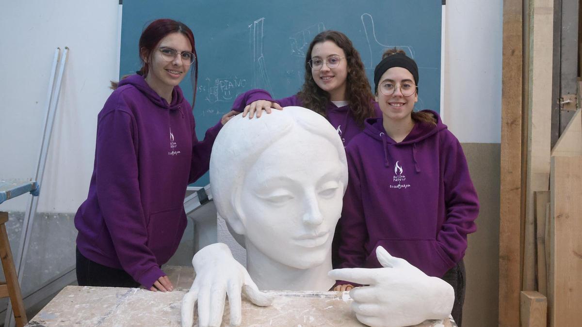 FALLAS VALÈNCIA: Alumnes del cicle d'Artista Faller