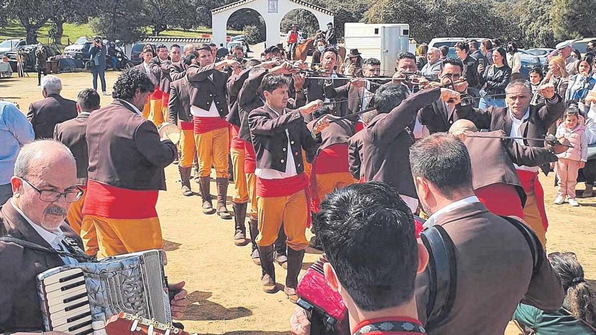 Obejo celebra este sábado su tradicional danza de las espadas