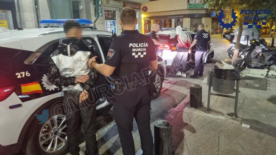 'Cazados' cuando huían tras robar con violencia un móvil en el barrio murciano de San Nicolás