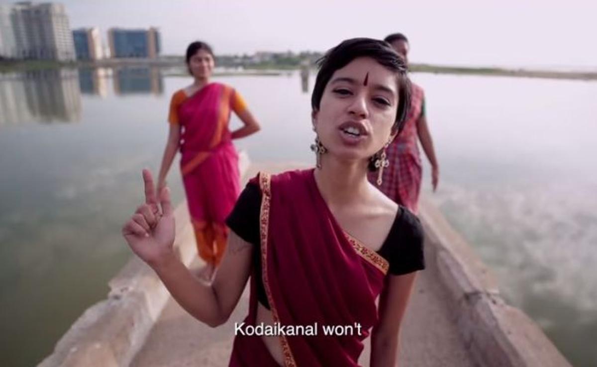 Videoclip de 'Kodaikanal won't' de Sofia Ashraf, publicado por la ONG Jhatkaa en YouTube