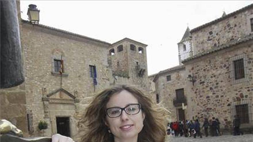 Isabel Valdés: "La devoción de los cacereños es admirable"