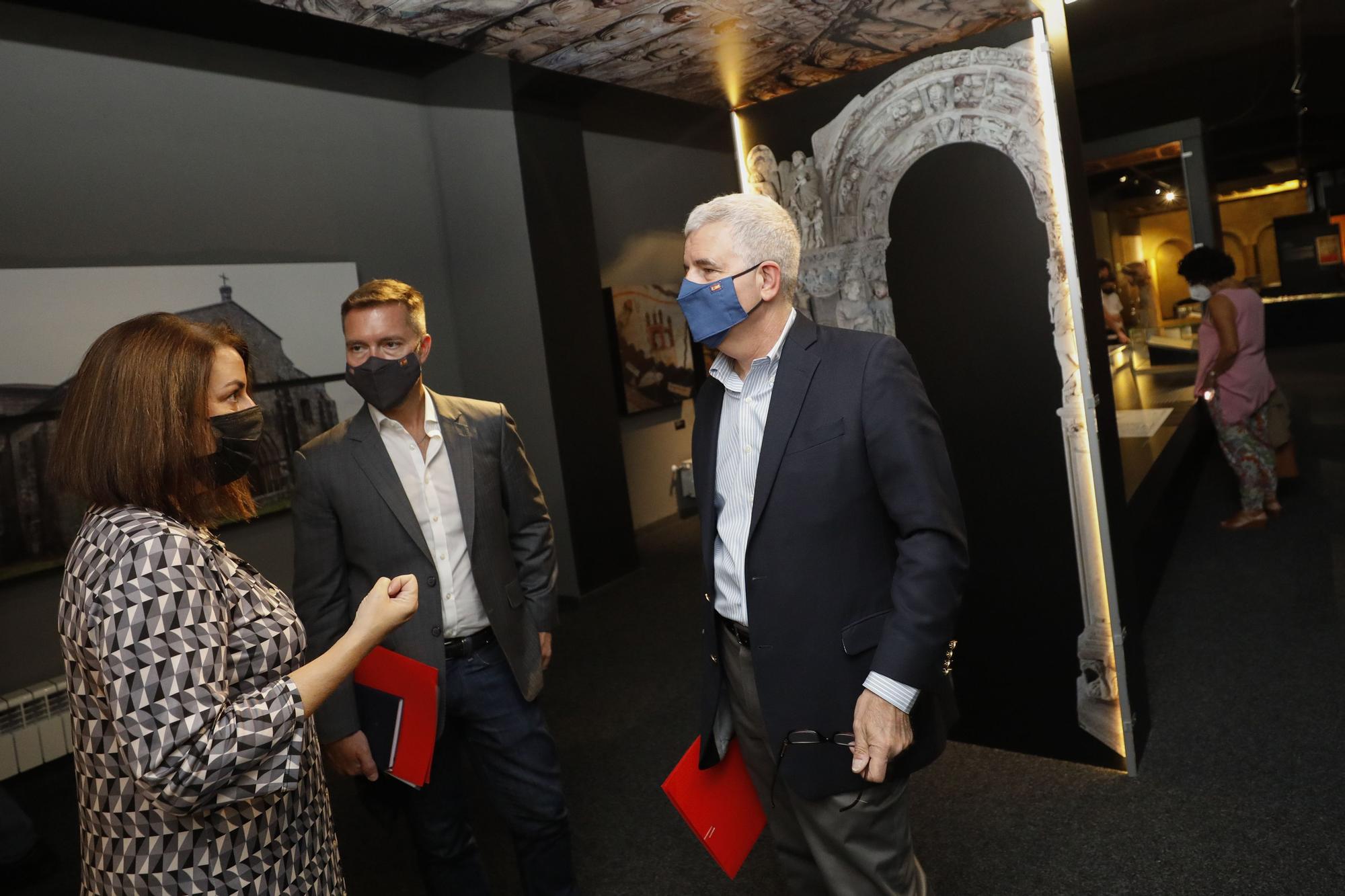 Visita de Conrad Tribble, encargado de negocios de la embajada de ...