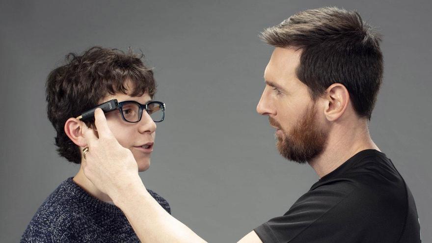 Un invidente consigue ver a Messi con unas lentes especiales, aunque ...