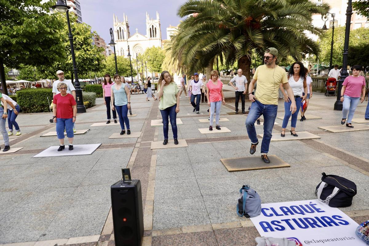 Cita con el claqué en el paseo de Begoña (en imágenes)