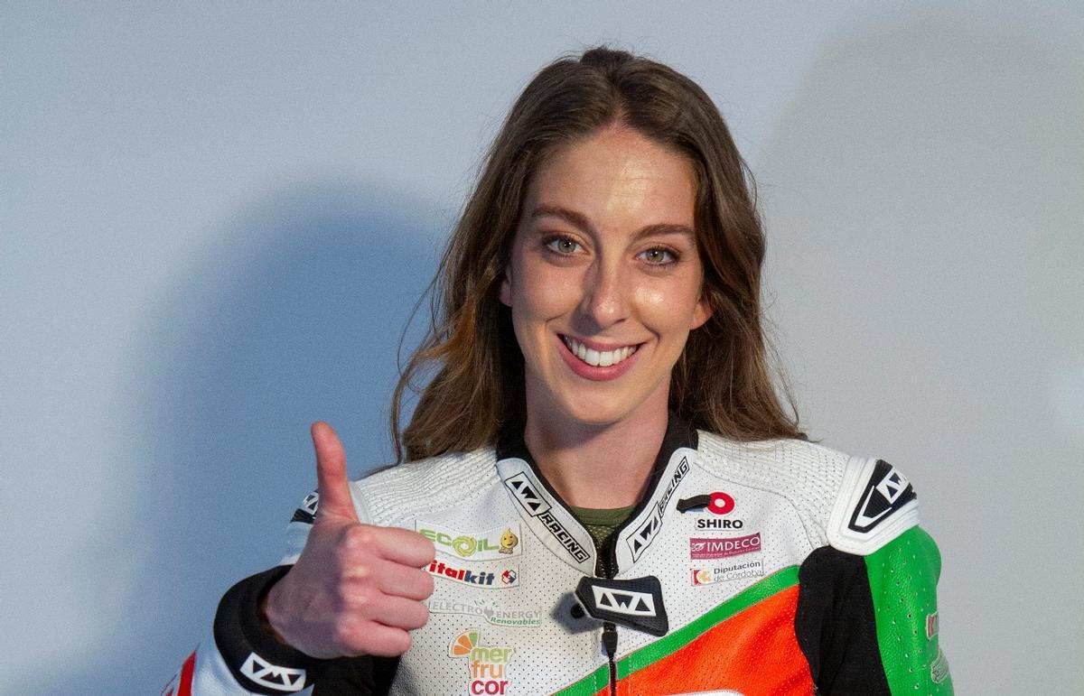 La piloto Andrea Sibaja participará en el primer Mundial femenino