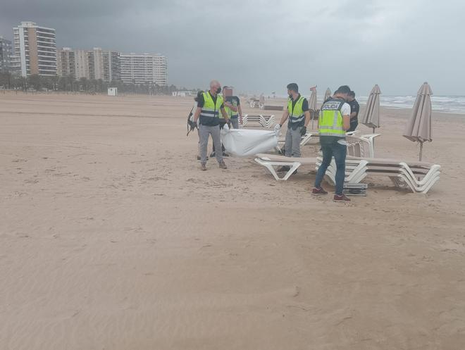 Encuentran una pierna humana y una cadera en una playa de Valencia
