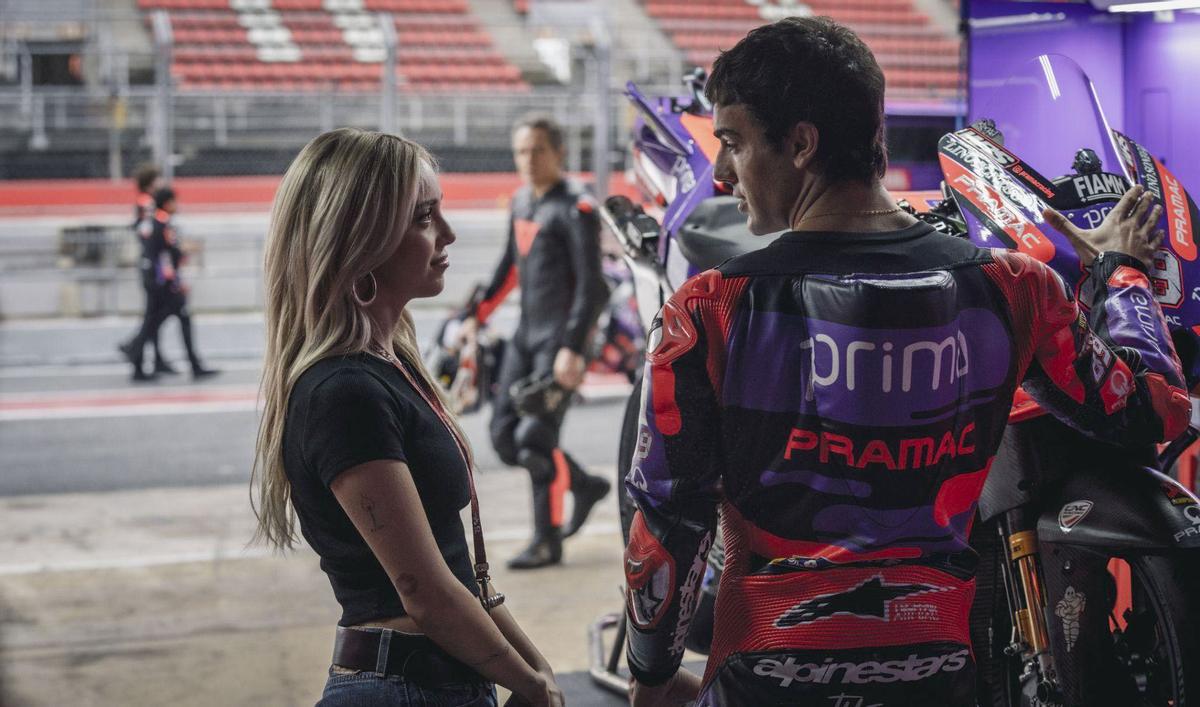 Óscar Casas Ana Mena: Óscar Casas y Ana Mena estrenan en cines la ...