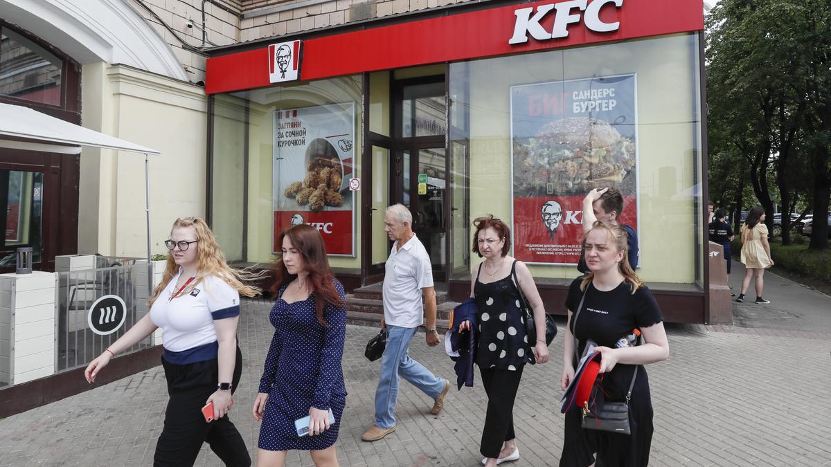 La compañía de comida rápida KFC abandona Rusia - El Periódico
