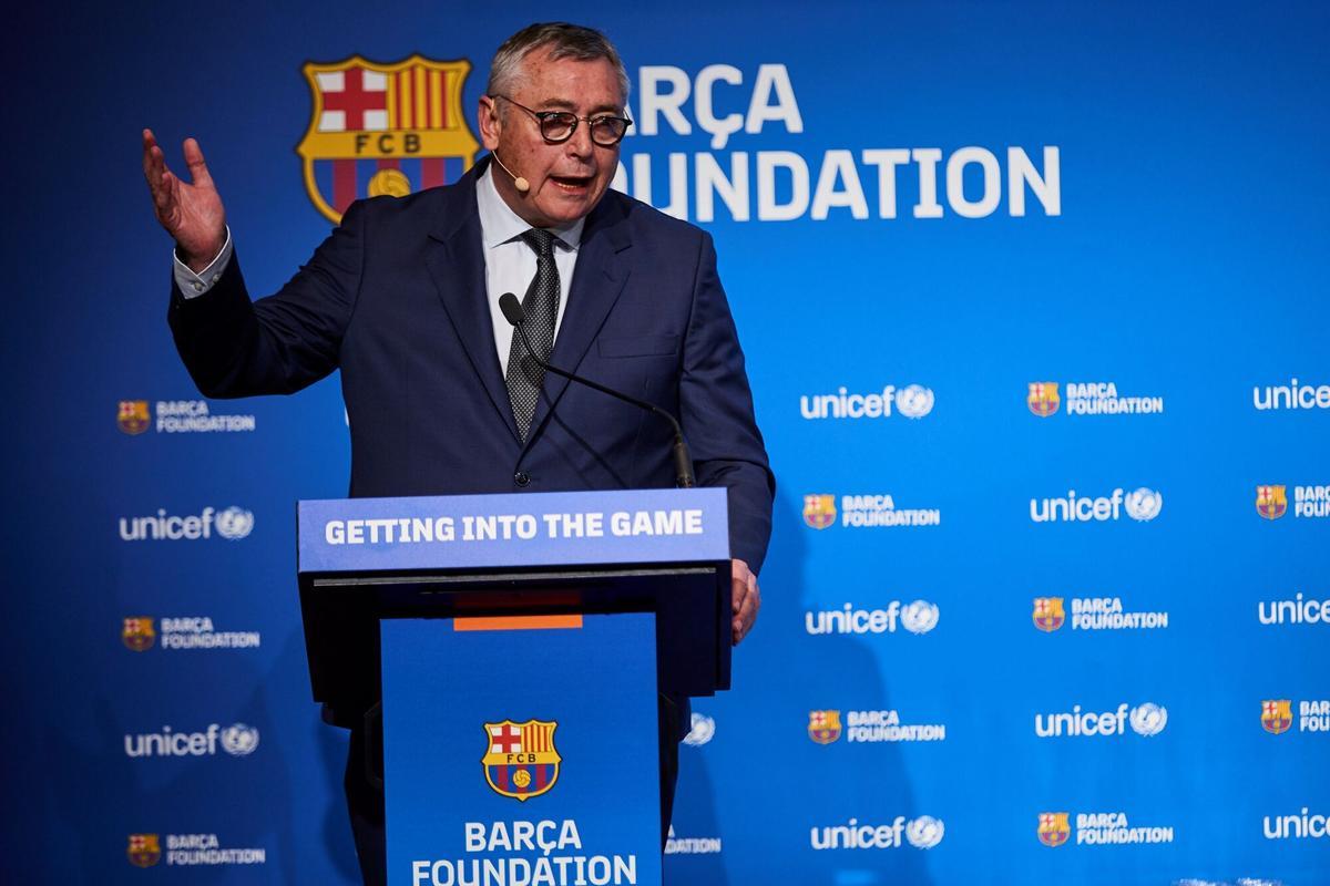 Fútbol | La surrealista llegada de Michael Robinson a Osasuna: "No nos ...