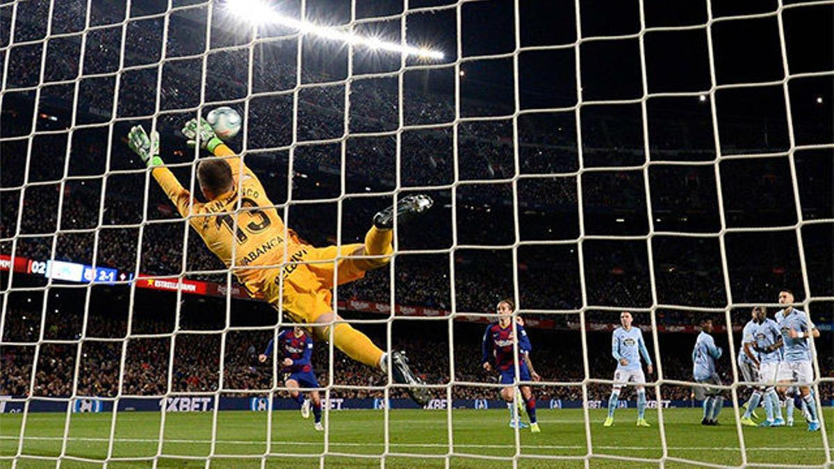 Otra lección de Messi a balón parado