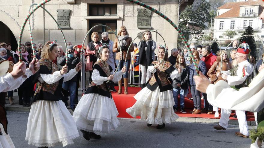 Las rondallas y ranchos de Reis animan el centro de Redondela