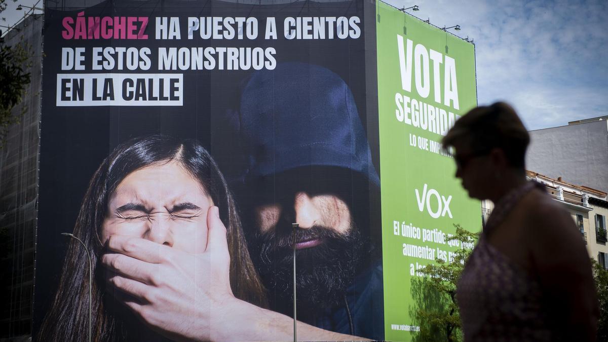 Boicotean la lona de Vox contra Pedro Sánchez en Madrid