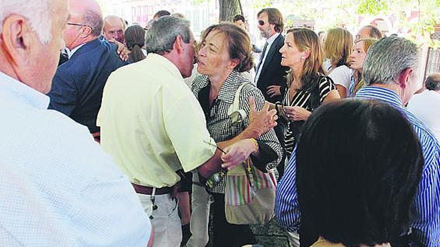 Emotiva despedida en San Nicolás de Bari al bancario avilesino Baltasar ...