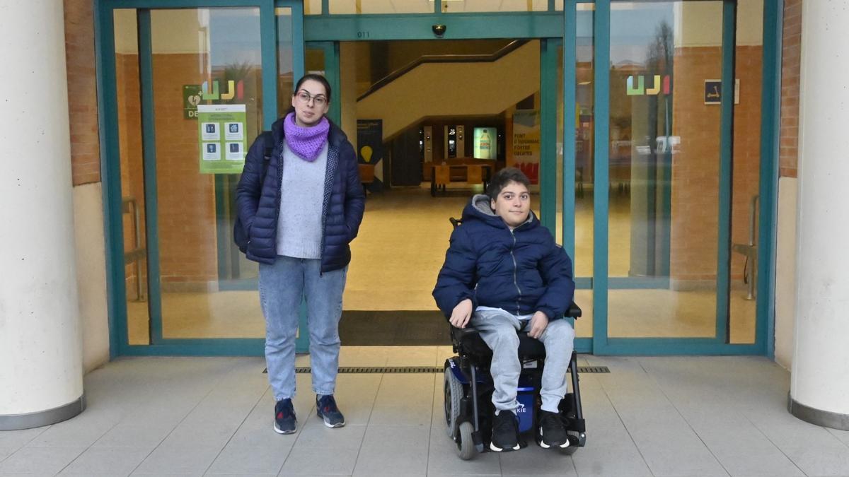 Mauricio, el primer alumno de la Universitat Jaume I con diversidad ...