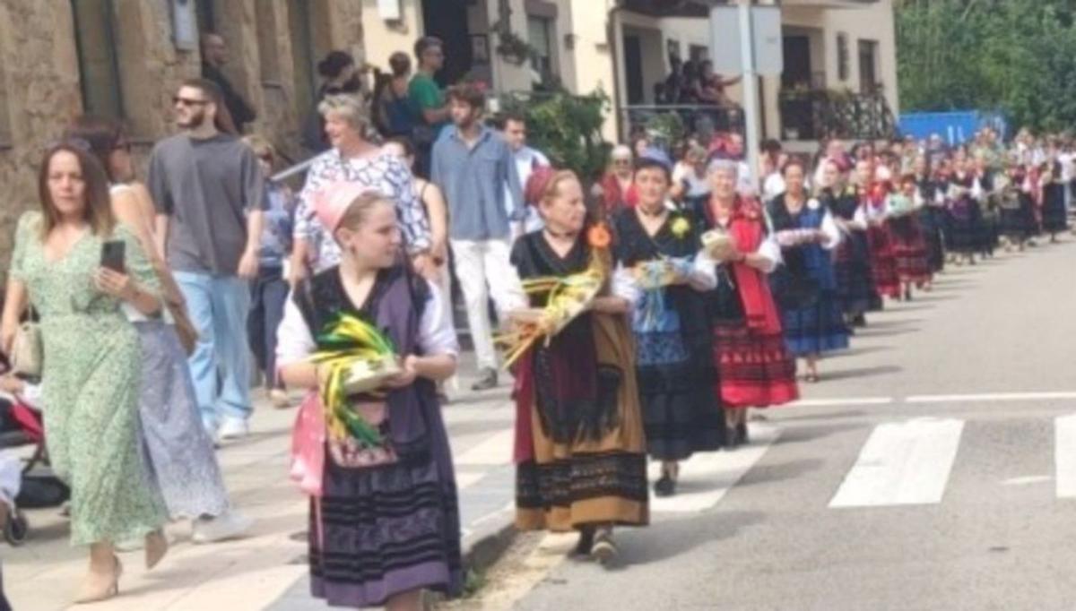 Benia no falló en Nuestra Señora de Castru, con procesión y ofrenda